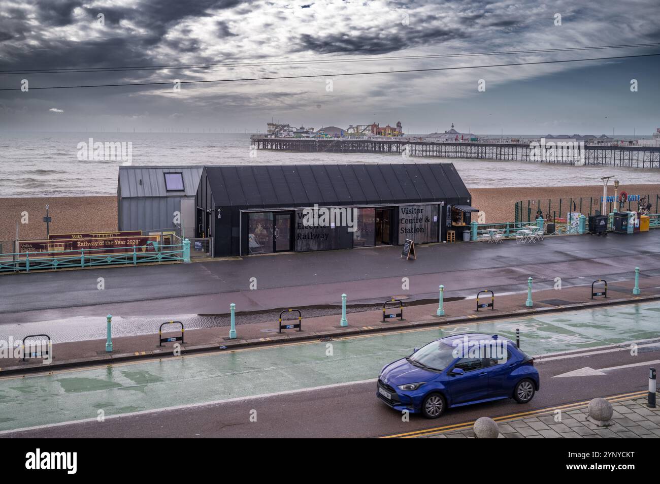 Brighton railway station entrance hi-res stock photography and images ...