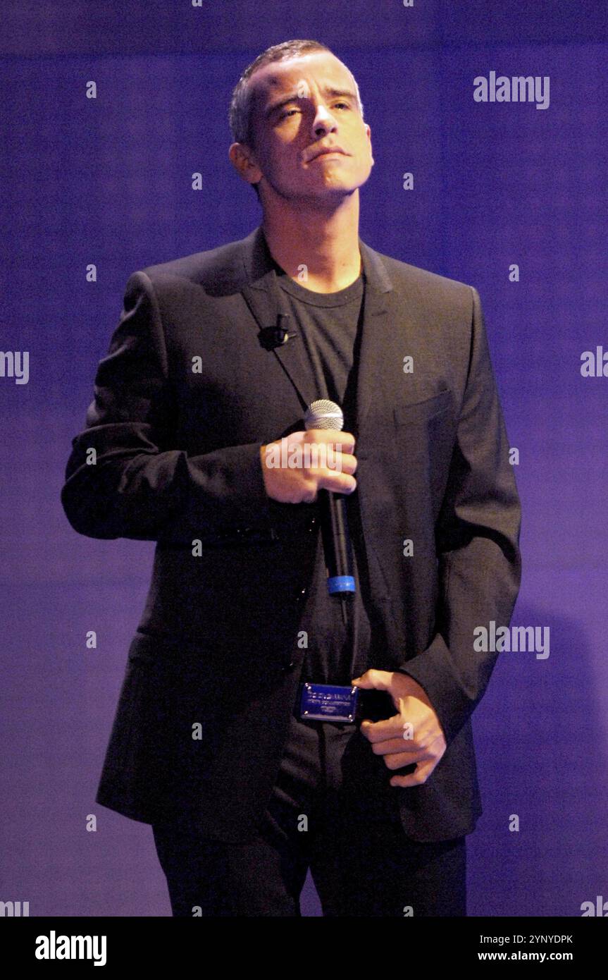 Milan Italy 27/10/2007 : Eros Ramazzotti,Italian singer, during the TV ...