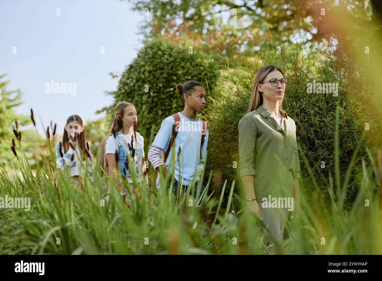 School trip teenagers nature hi-res stock photography and images - Alamy