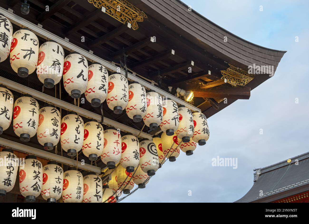 Yasaka schrein hi-res stock photography and images - Alamy