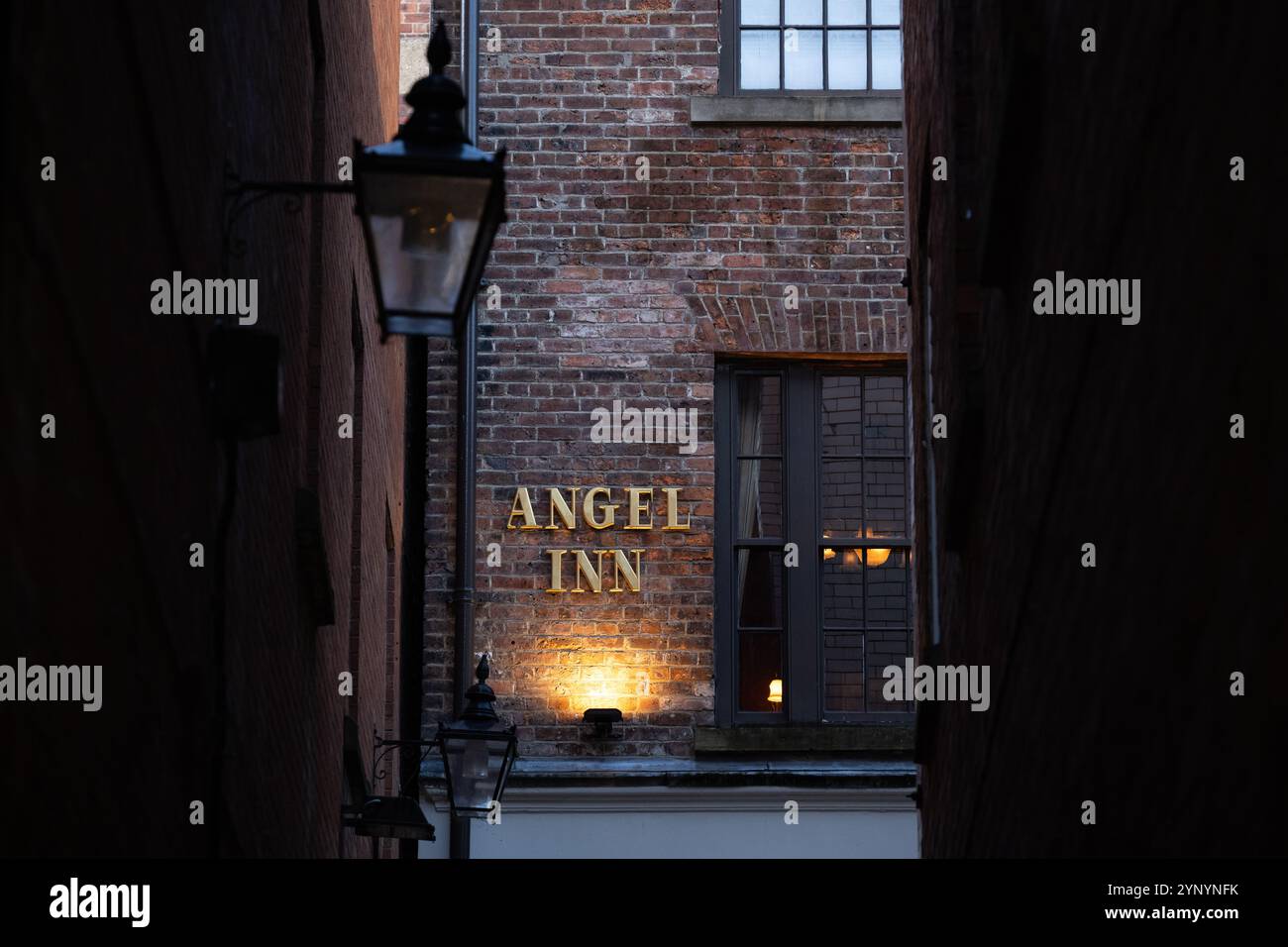 Sign of the angel inn hi-res stock photography and images - Alamy