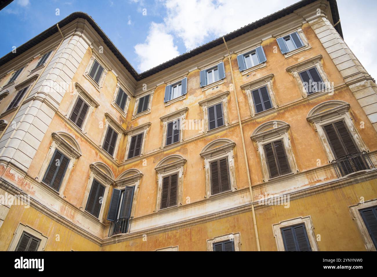 Residential building in rome hi-res stock photography and images - Alamy