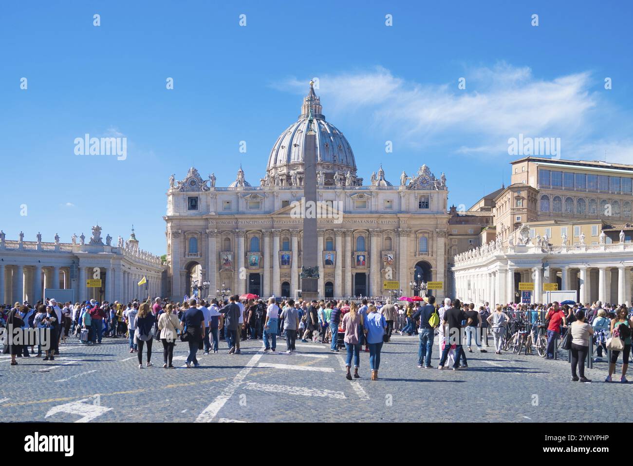 VATICAN CITY, VATICAN, OCTOBER 16, 2016: tourists at the famous saint ...