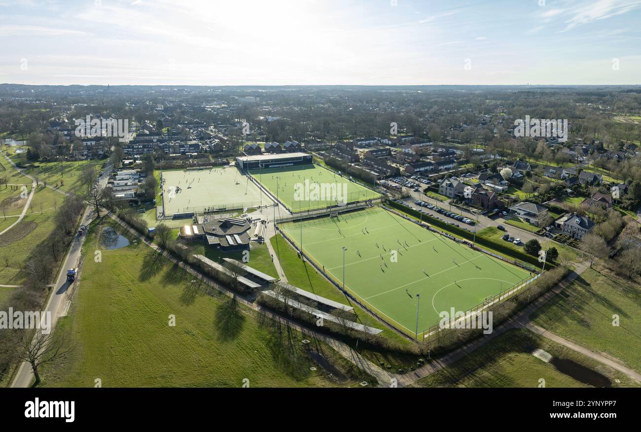 Kids playing soccer aerial hi-res stock photography and images - Alamy