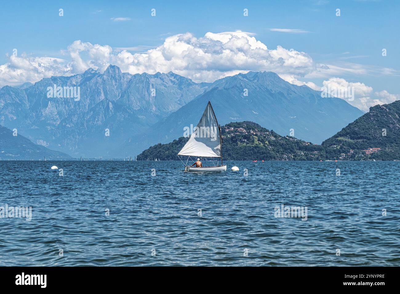 Sailboat on waters lake como hi-res stock photography and images - Alamy