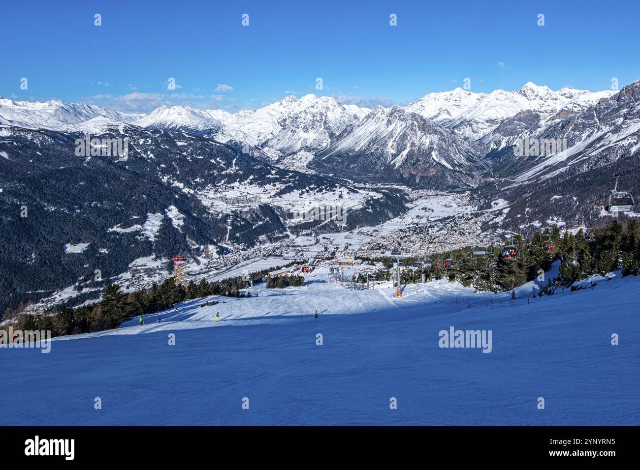 Lifts his skis hi-res stock photography and images - Alamy