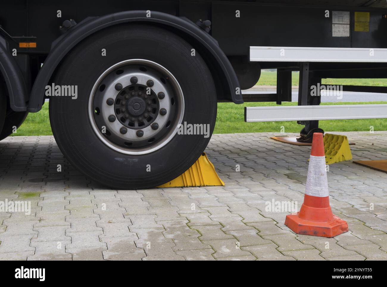 Traffic cone and car hi-res stock photography and images - Alamy