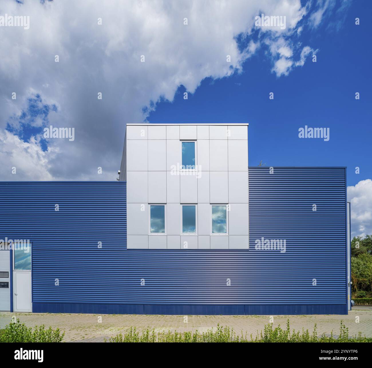 Modern factory exterior hi-res stock photography and images - Alamy