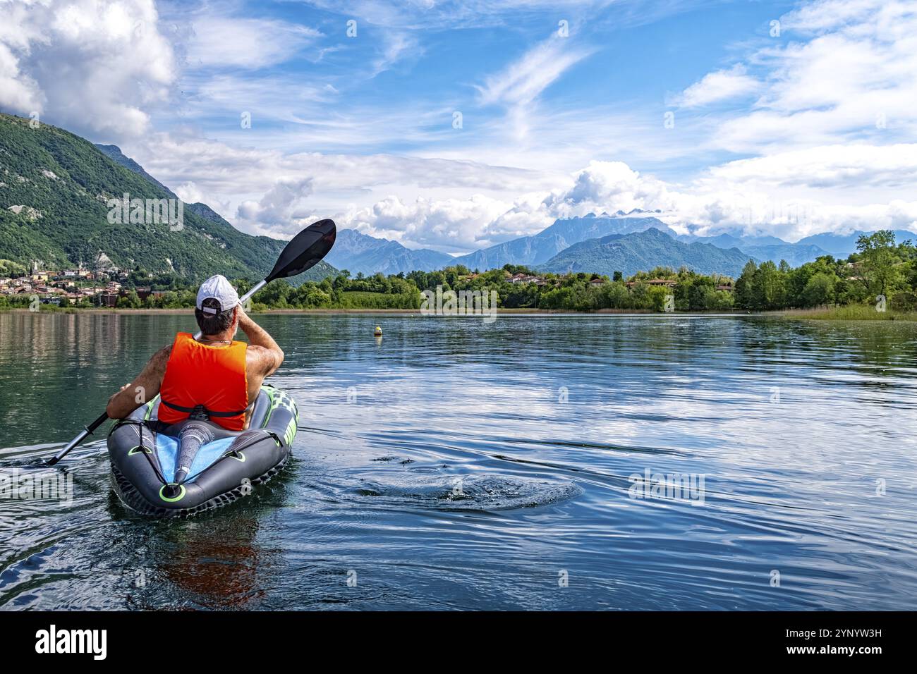 Recreational canoeing and kayaking hi-res stock photography and images ...