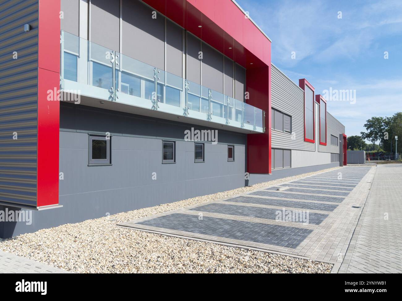 Modern warehouse exterior hi-res stock photography and images - Alamy