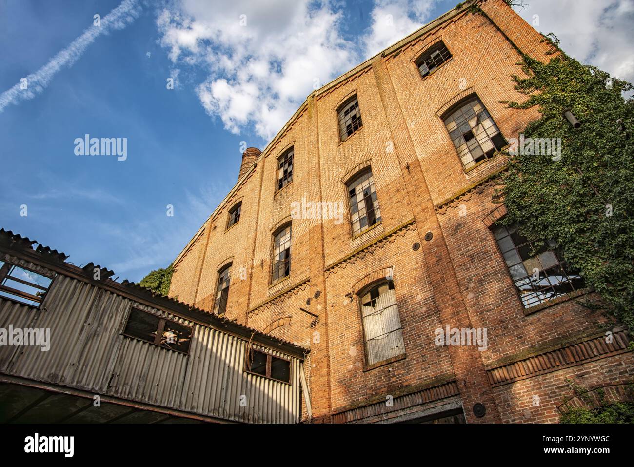 Vintage photo old abandoned hi-res stock photography and images - Alamy