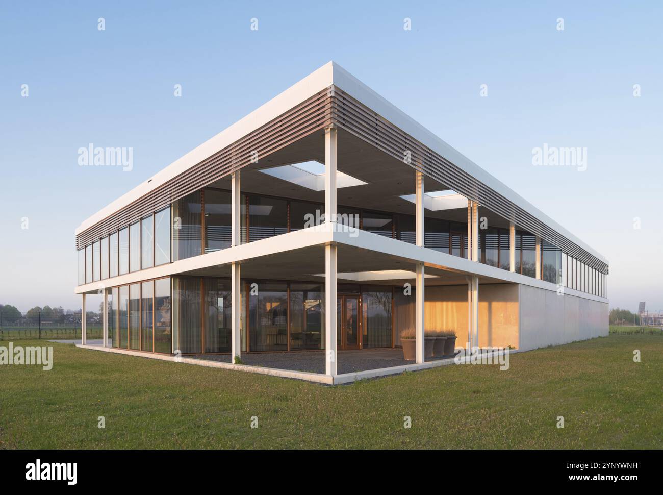 Office building in sunset hi-res stock photography and images - Alamy