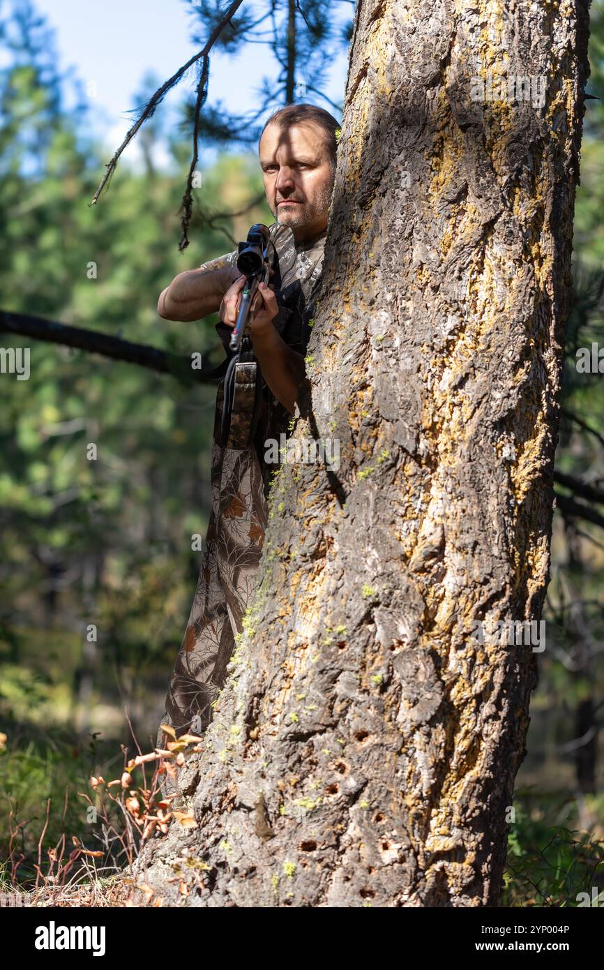 Sniper aiming behind tree hi-res stock photography and images - Alamy