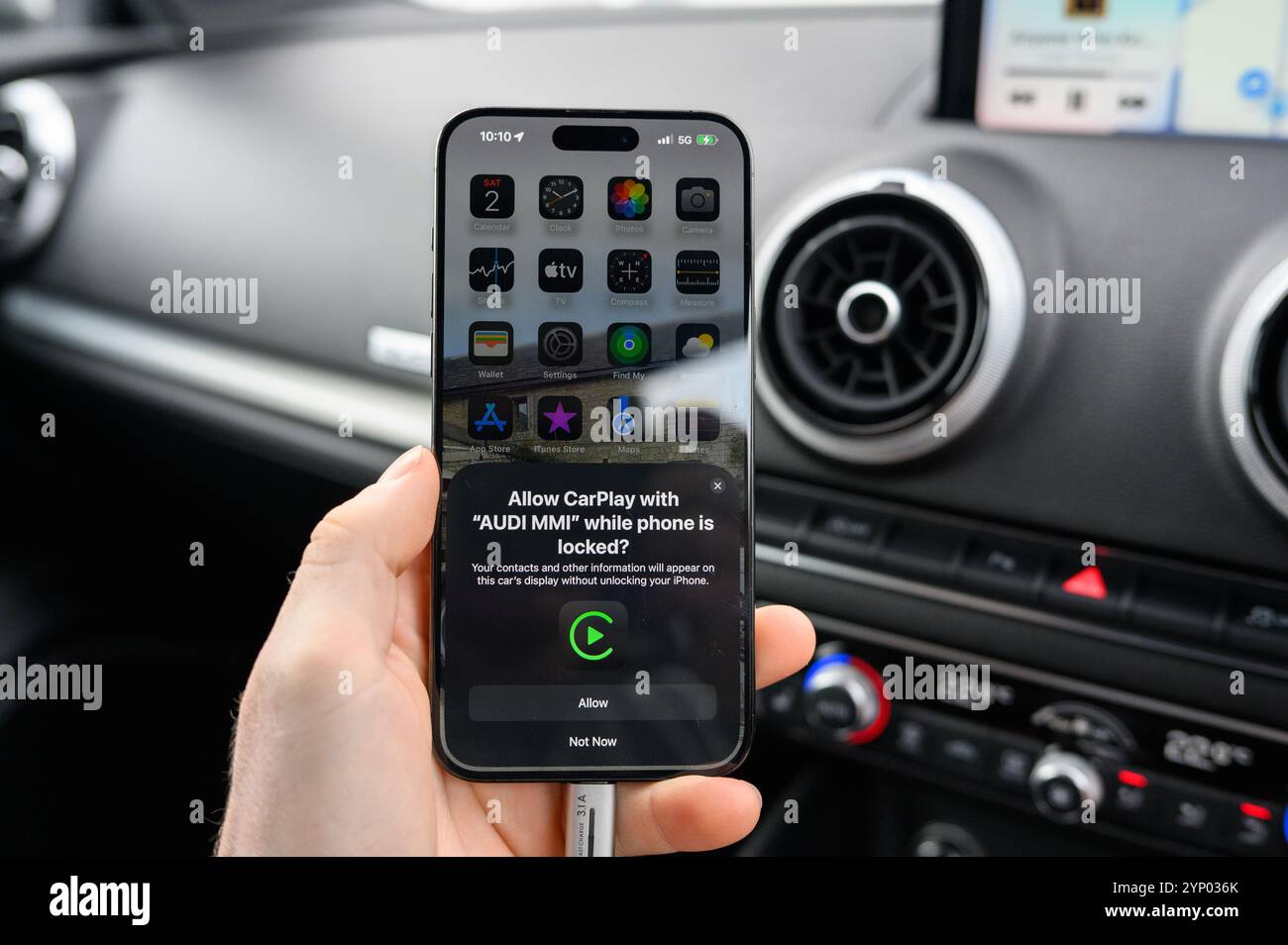 Apple carplay infotainment system hi-res stock photography and images ...