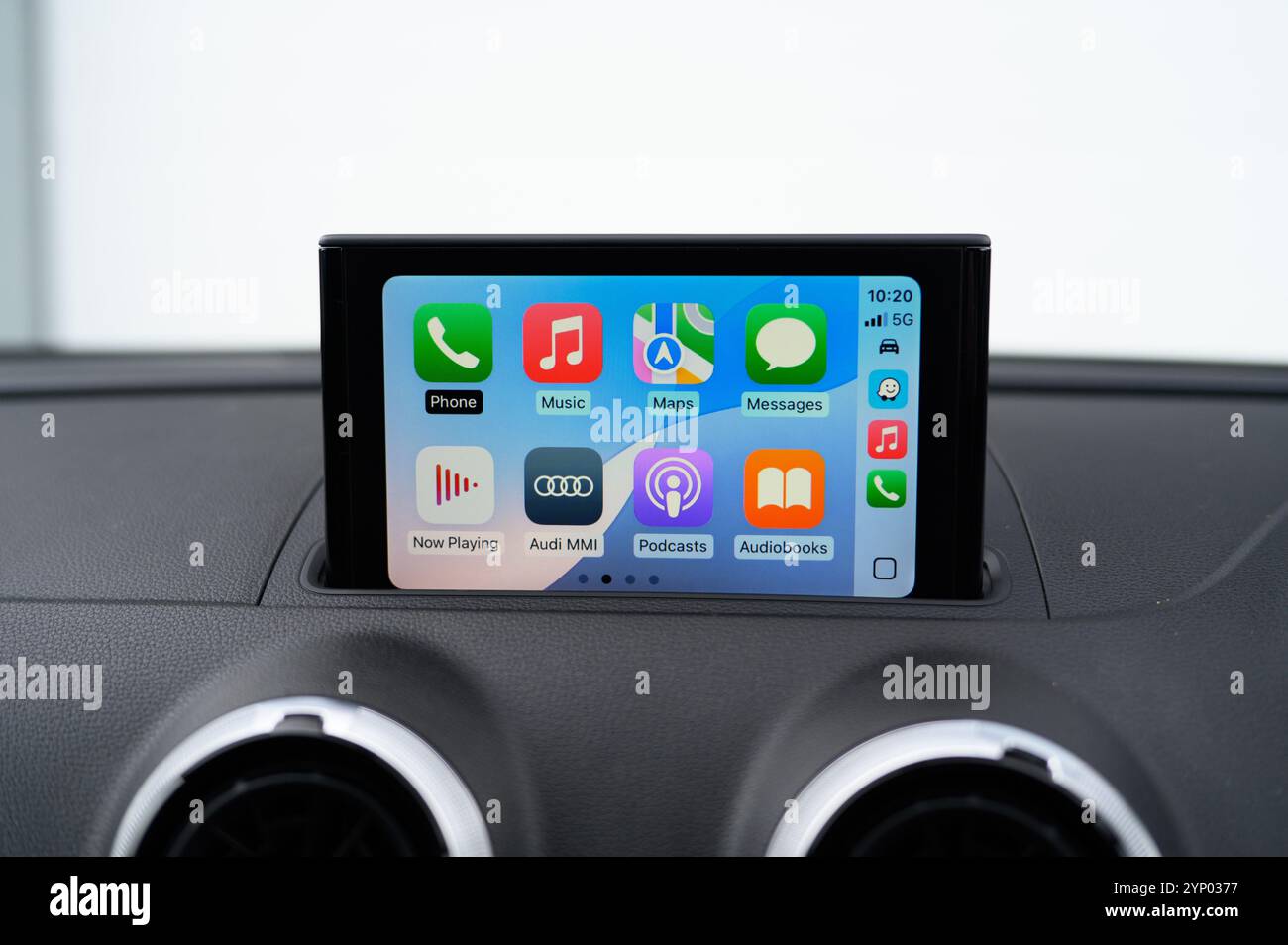 Apple carplay infotainment system hi-res stock photography and images ...