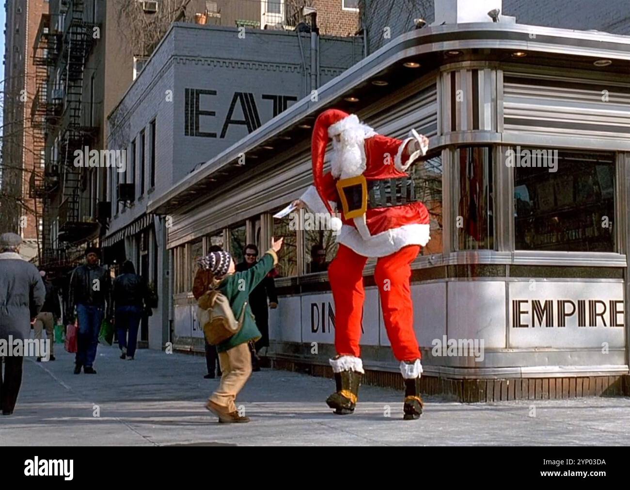 HOME ALONE 2: LOST IN NEW YORK 1992 20th Century Fox film with Macaulay ...