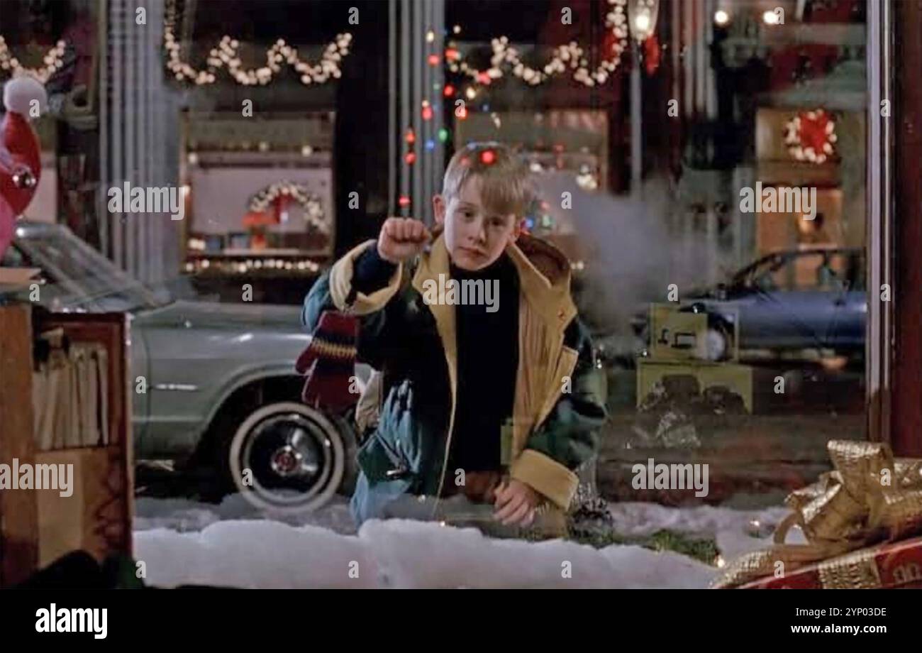 HOME ALONE 2: LOST IN NEW YORK 1992 20th Century Fox film with Macaulay Culkin as 10 year old ...