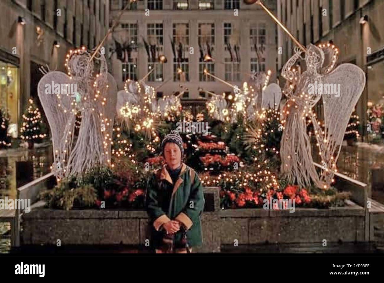 HOME ALONE 2: LOST IN NEW YORK 1992 20th Century Fox film with Macaulay ...
