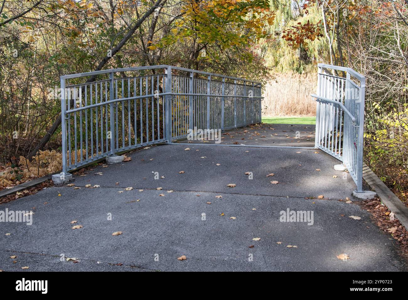 Pedestrian bridge at Jack Darling Memorial Park in Port Credit ...