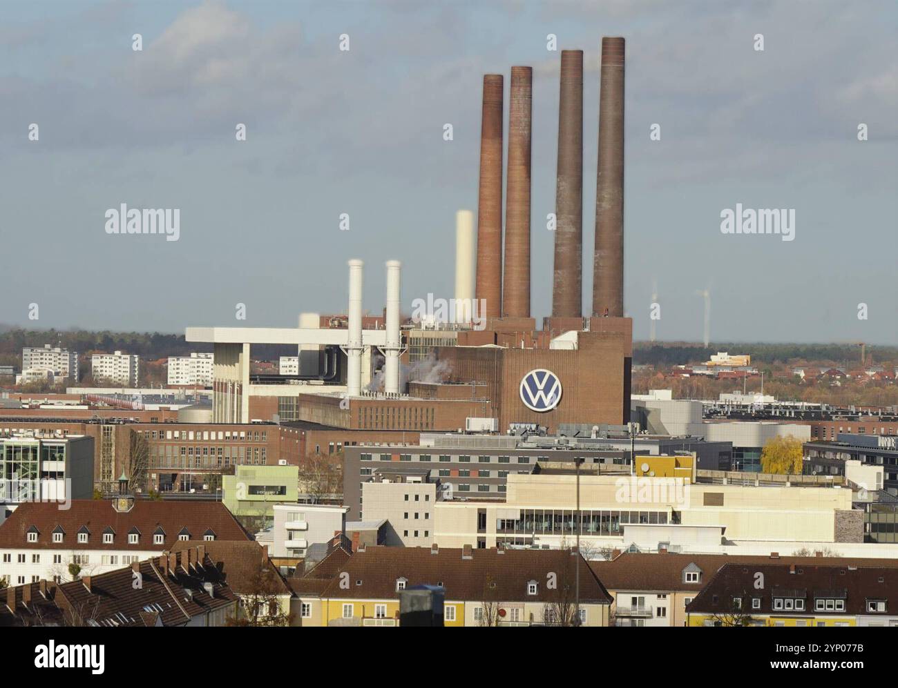 VW Wolfsburg mit Altem Kraftwerk vorn Stadt WOB. - gesehen am 26.11. ...