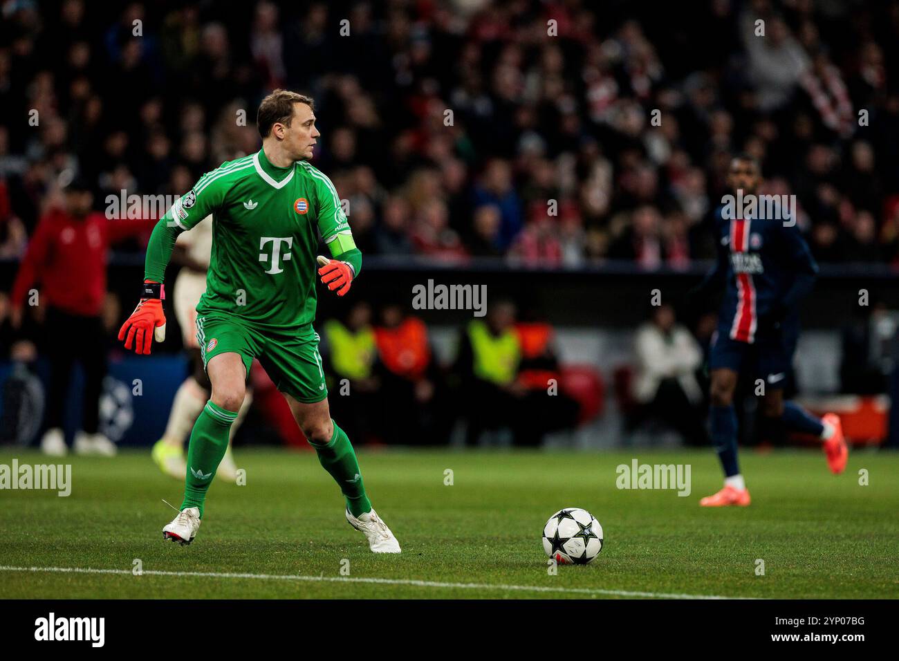 Manuel Neuer (FC Bayern M?nchen, 1) am Ball UEFA Champions League: FC Bayern M?nchen - FC Paris ...