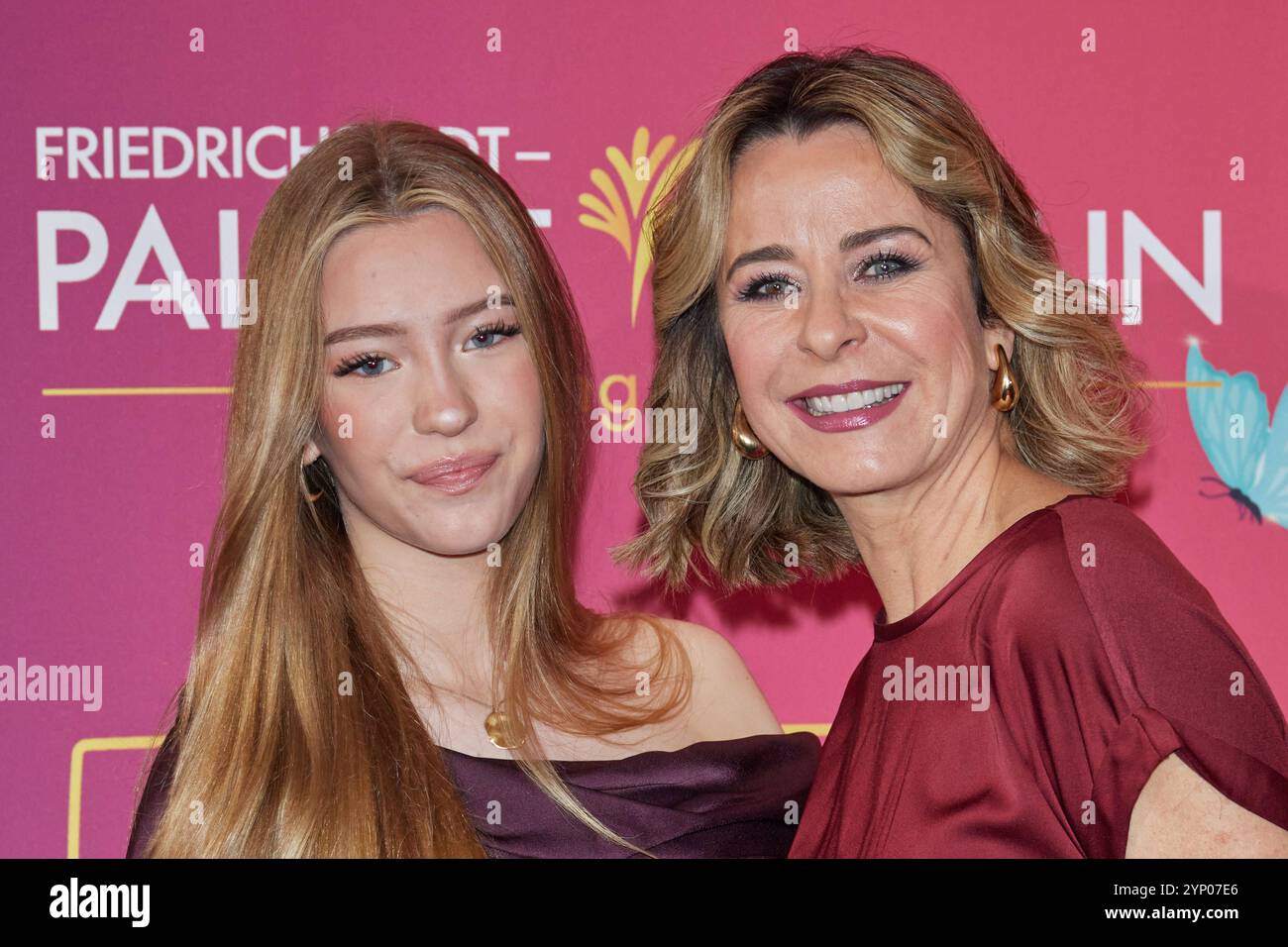 Carla Cramer mit Mutter Bettina Cramer - Premiere der Young Show Frida ...