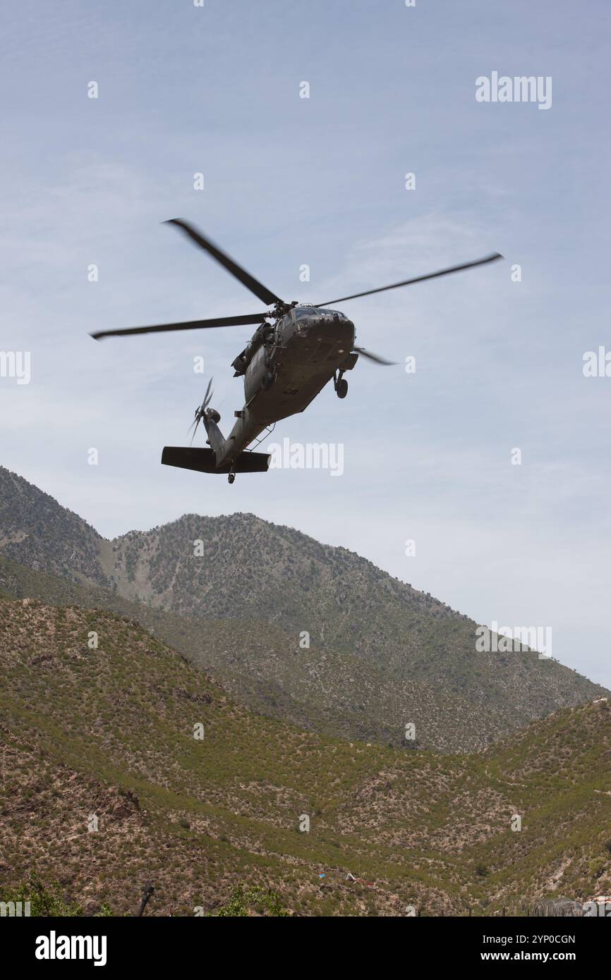 A U.S. Army Sikorsky UH-60 Black Hawk helicopter landing at Forward ...