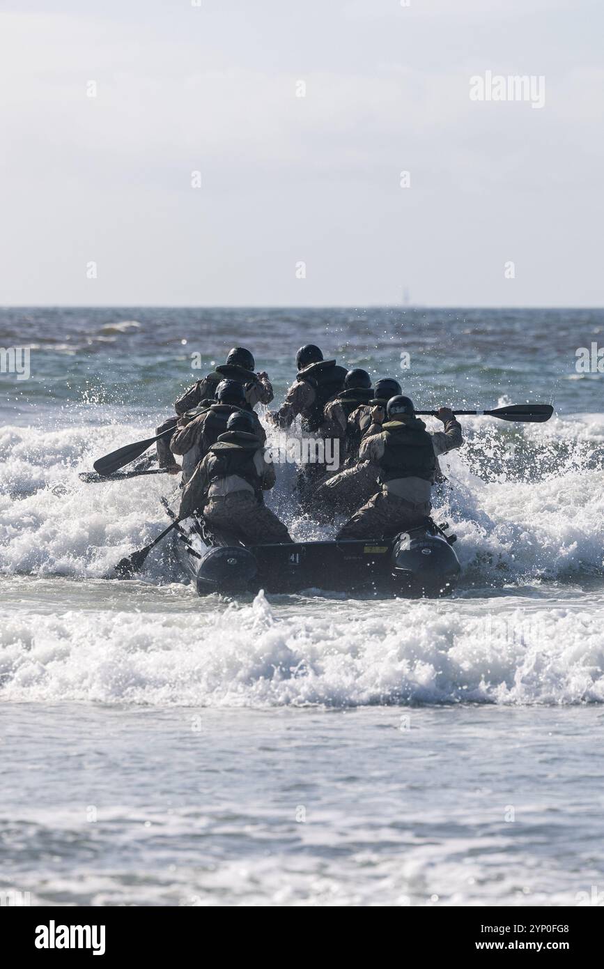 U.S. Marines with Bravo Company, 1st Battalion, 7th Marine Regiment ...