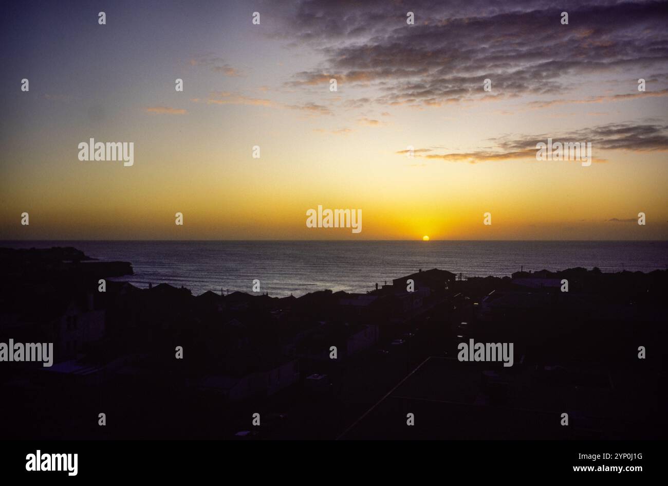 Photo sunset over sea hi-res stock photography and images - Alamy