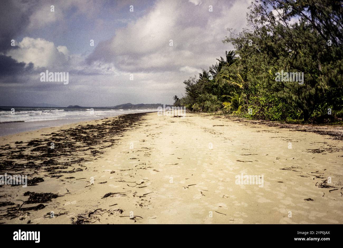 Empty sandy beach landscape hi-res stock photography and images - Alamy