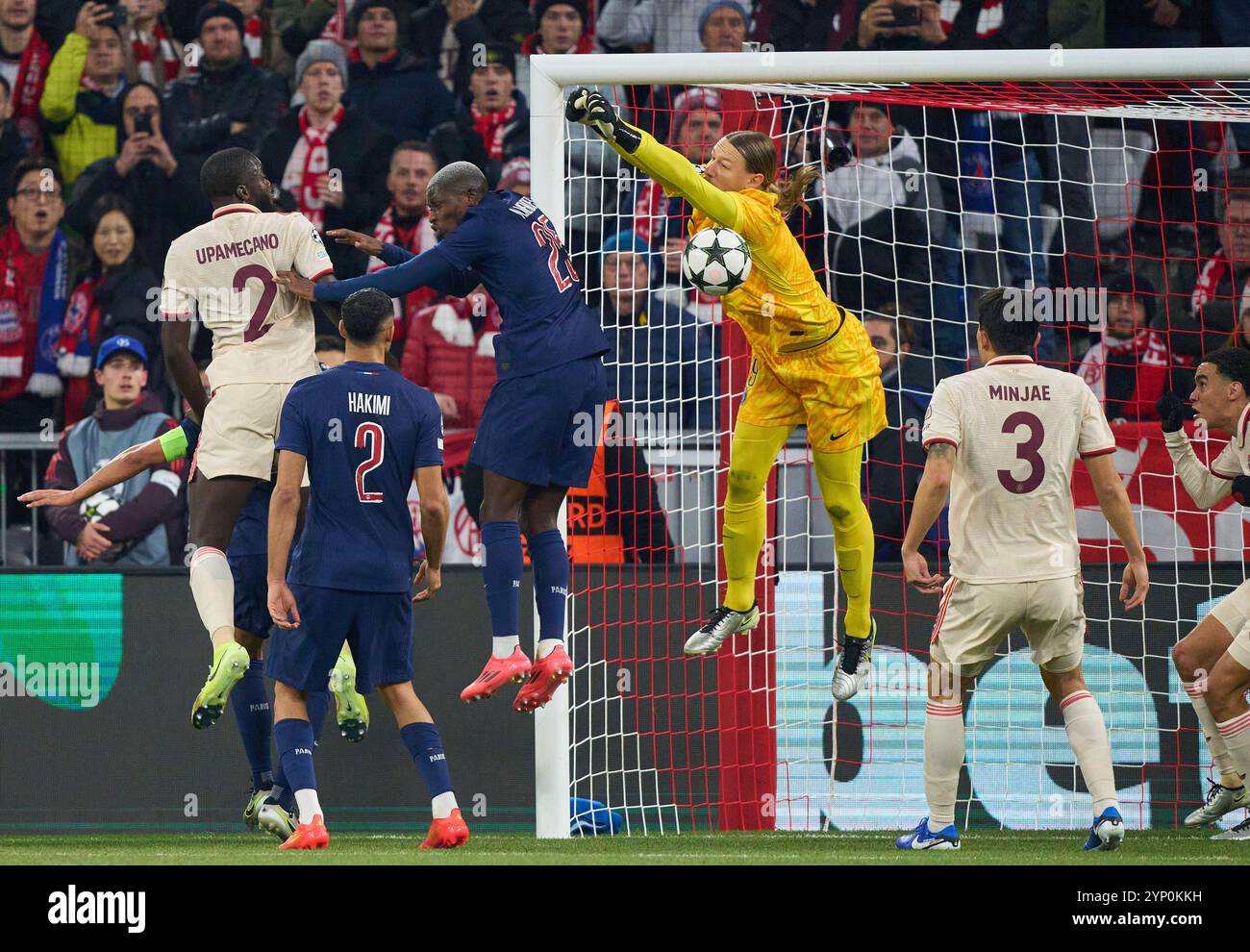 Matvey Safonov, PSG 39 mistake before 1-0 goal of MinJae Kim, Min-Jae Kim , FCB 3 in the League ...