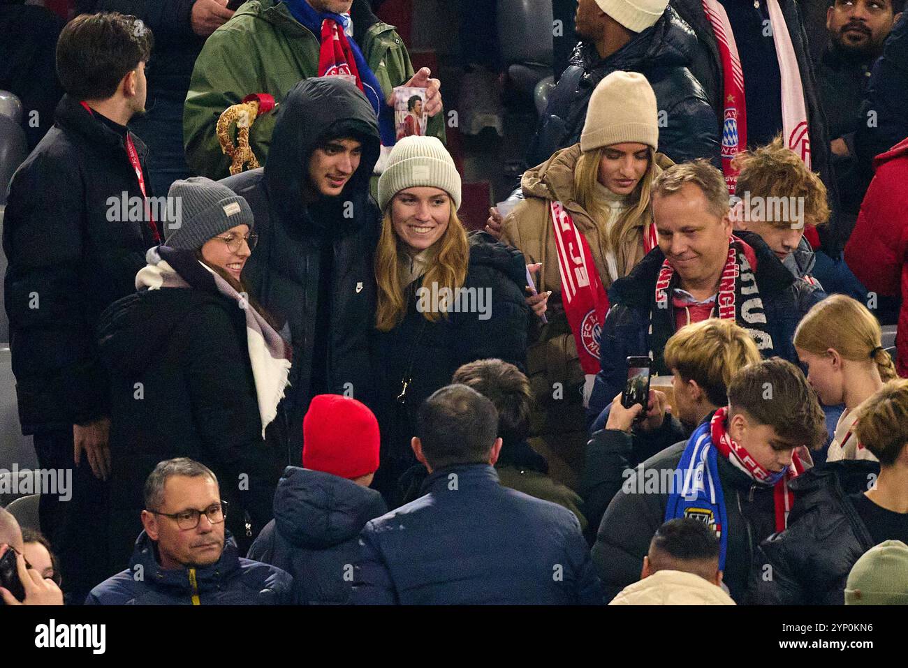 Aleksandar Pavlovic, FCB 45 on the tribune with fans in the League ...