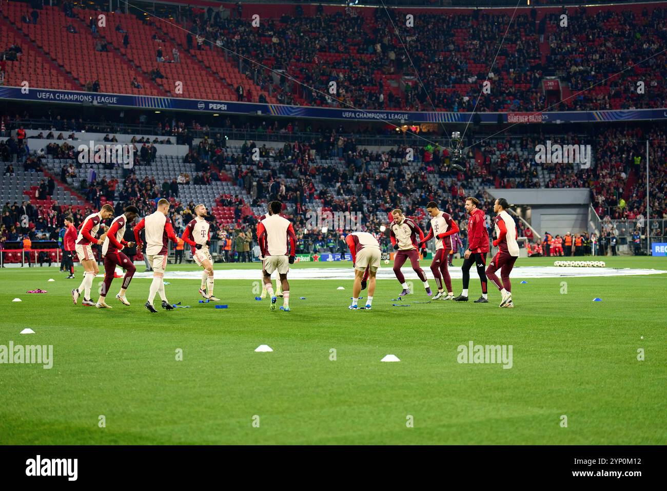 FCB team warm-up, Harry Kane, FCB 9 Jamal MUSIALA, FCB 42 in the League ...