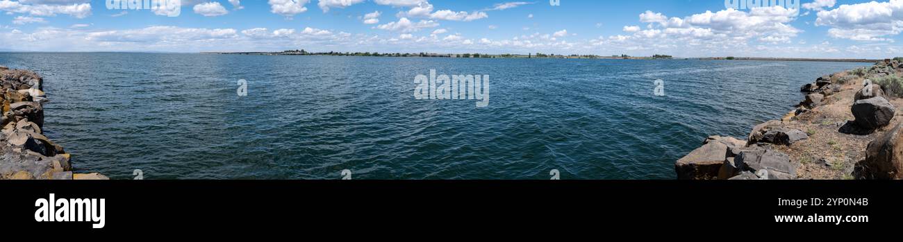 Panorama of the Potholes Reservoir at O'Sullivan Dam near Warden in ...