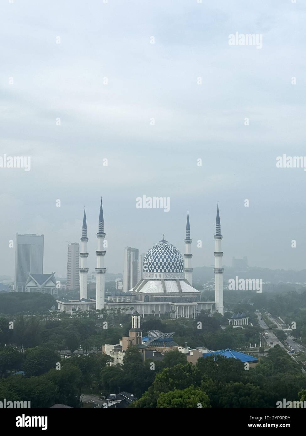 Morning view of Masjid Sultan Salahuddin Abdul Aziz Shah, Shah Alam ...
