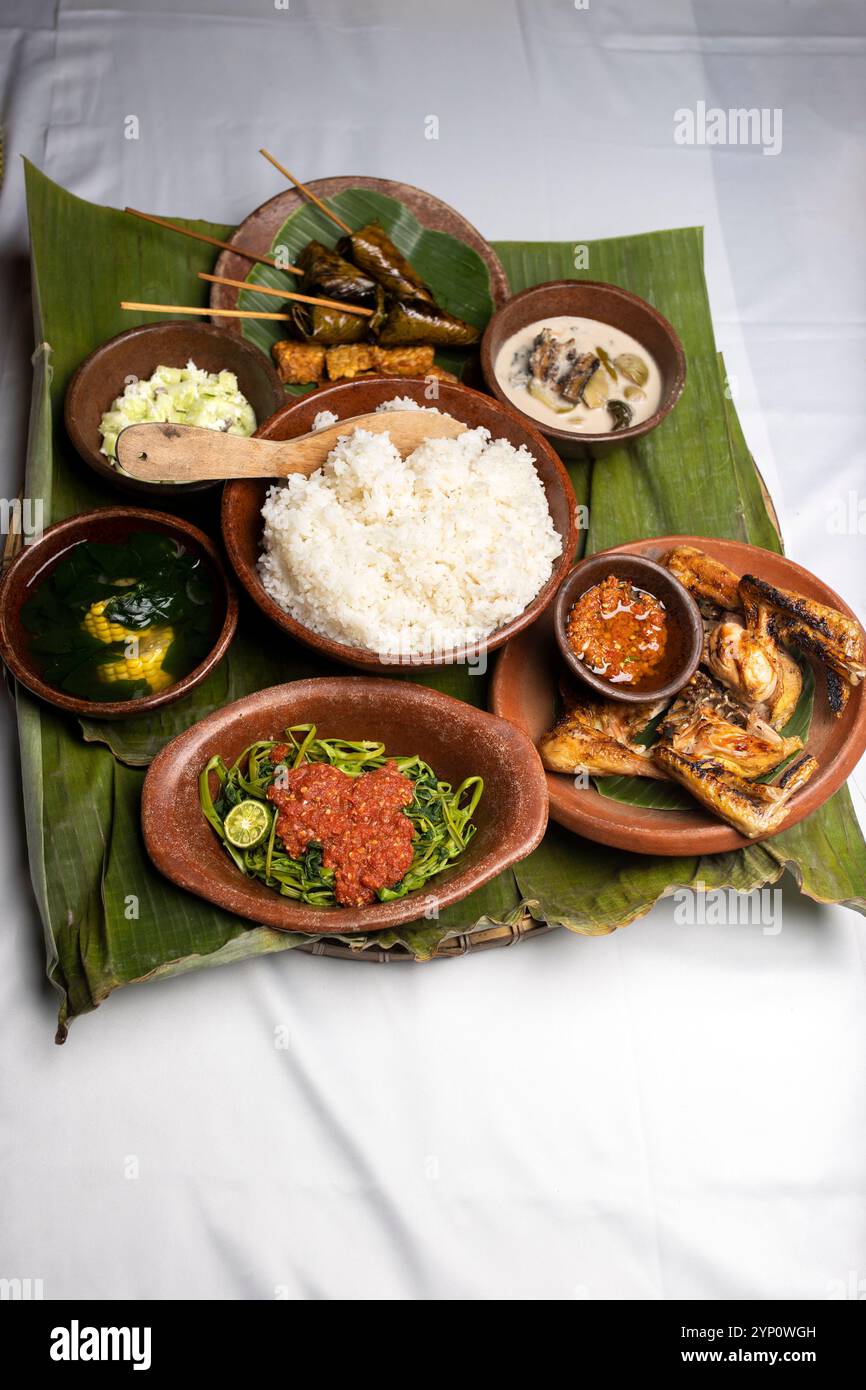 A lunch set menu featuring steamed rice, fried chicken, vegetable soup ...