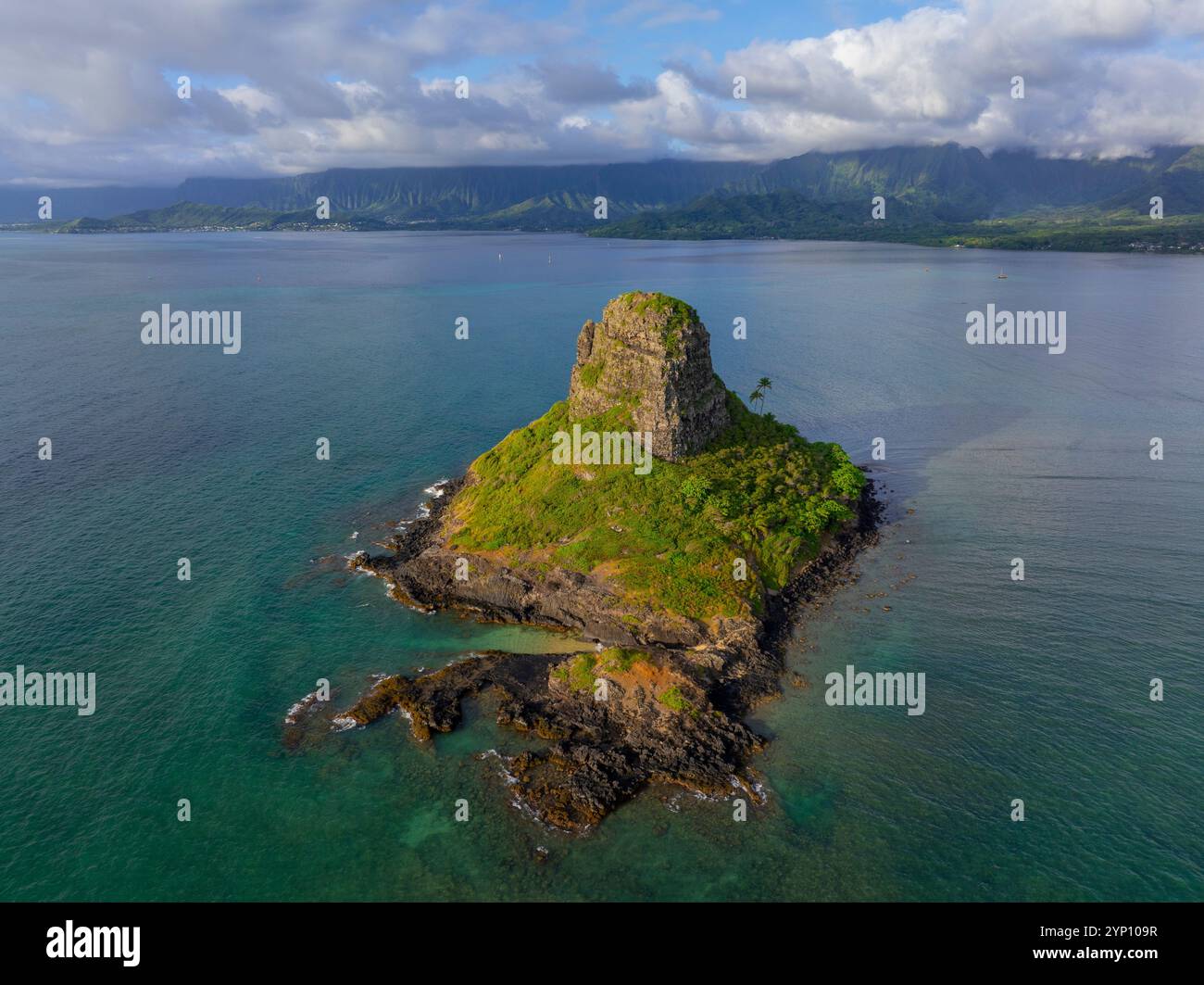 Mokolii Island, Chinamans Hat, Kaneohe Bay, Oahu, Hawaii Stock Photo ...