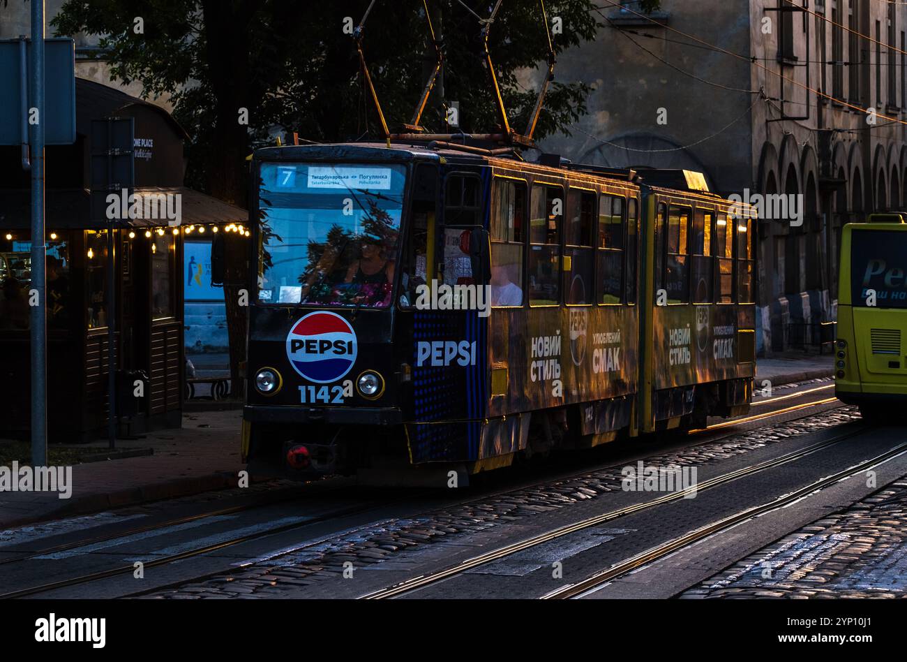 Advertisement pepsi model hi-res stock photography and images - Alamy