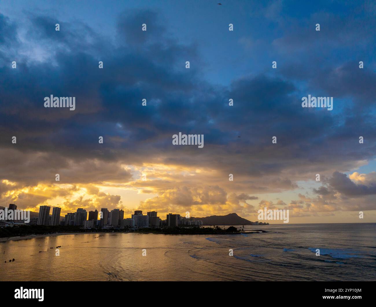 Sunrise, Ala Moana Beach Park, Waikiki, Honolulu, Oahu, Hawaii Stock ...