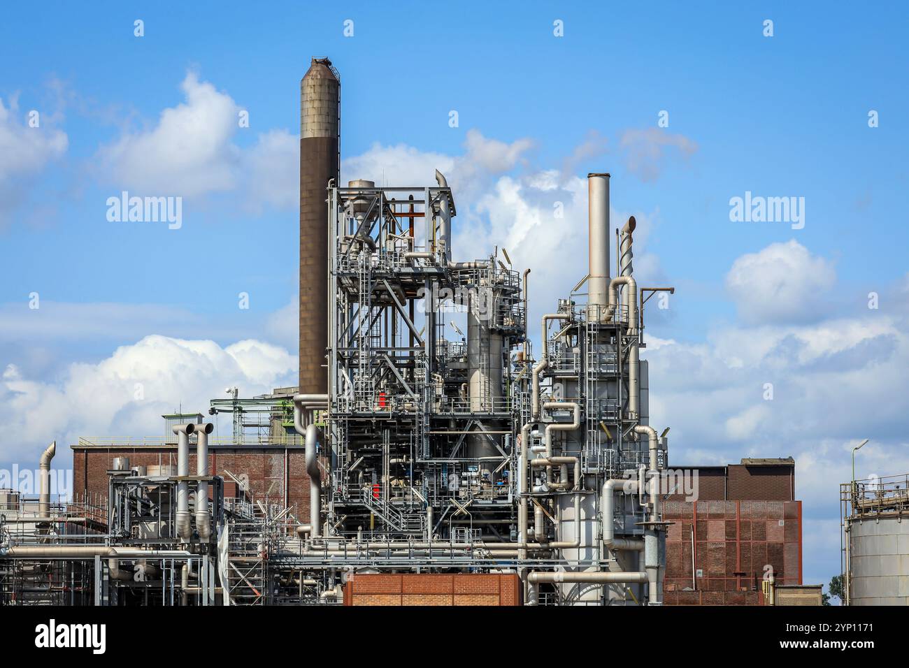 26.08.2024, Germany, North Rhine-Westphalia, Oberhausen - Air Liquide, hydrogen production at ...