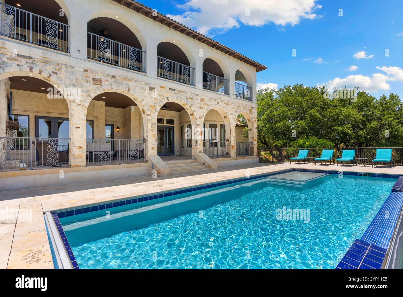 Hillside rental home hi-res stock photography and images - Alamy