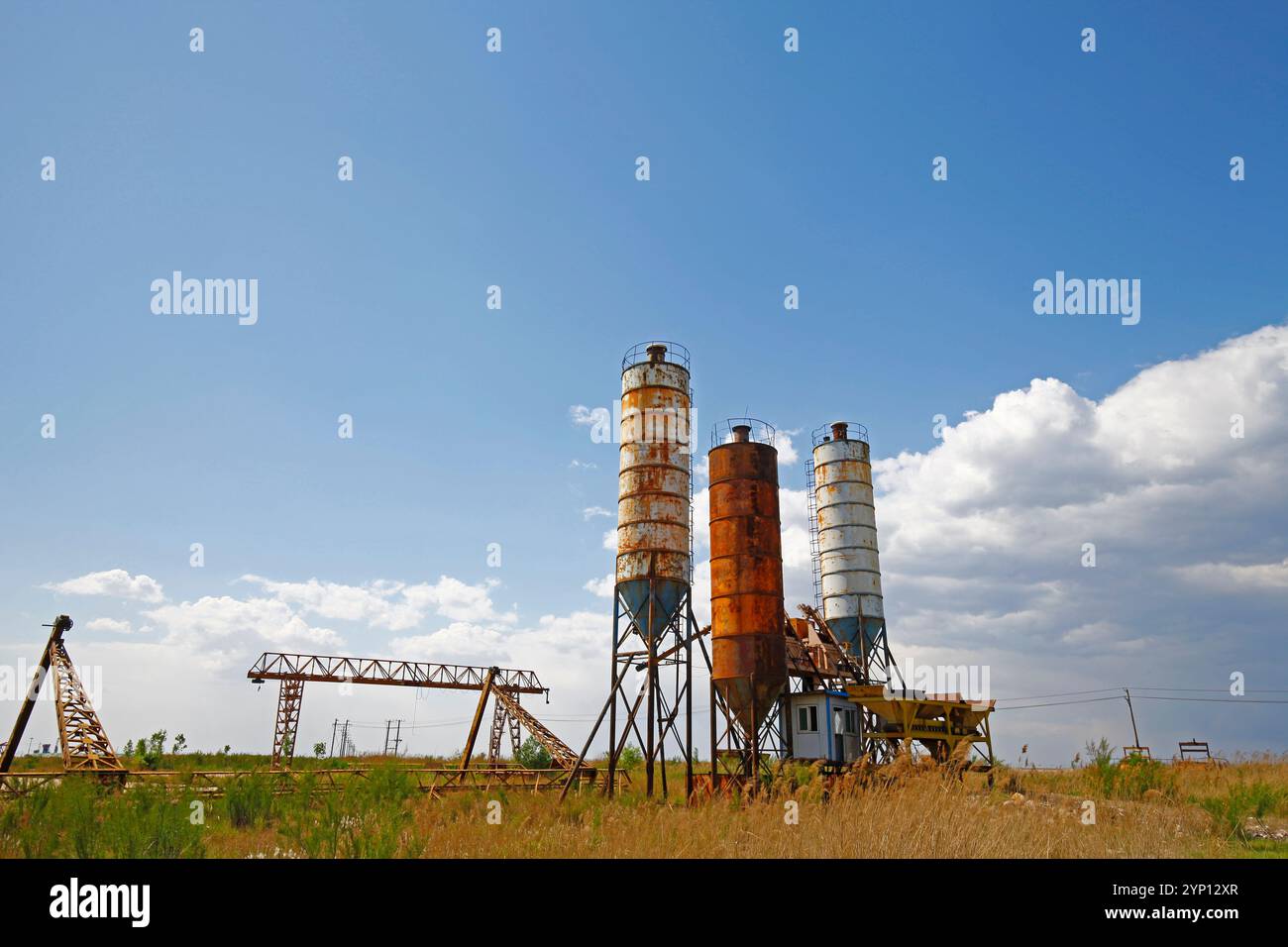 Concrete mixing silo, site construction facilities Stock Photo - Alamy