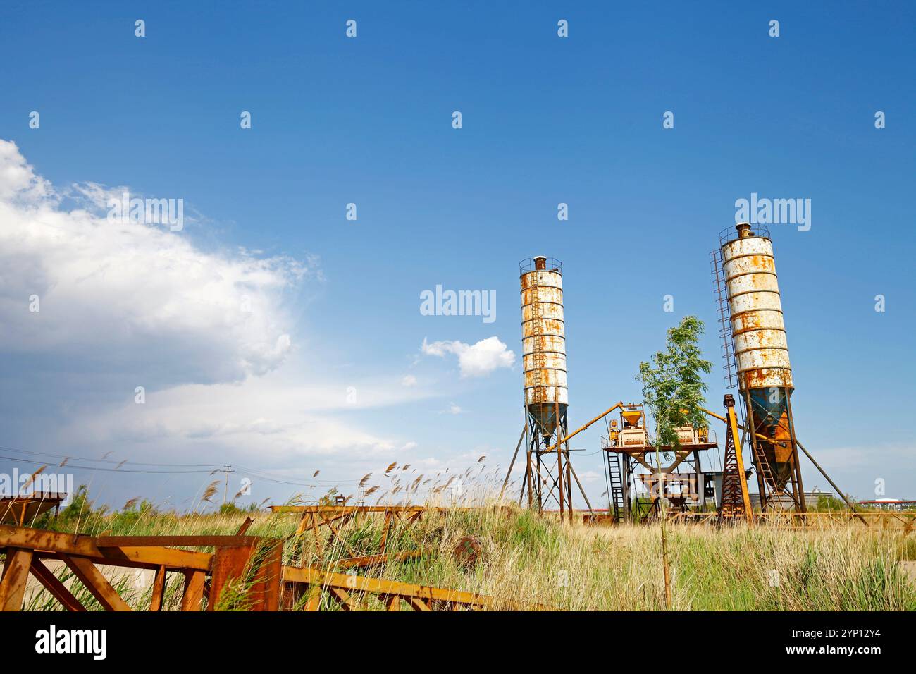 Concrete mixing silo, site construction facilities Stock Photo - Alamy