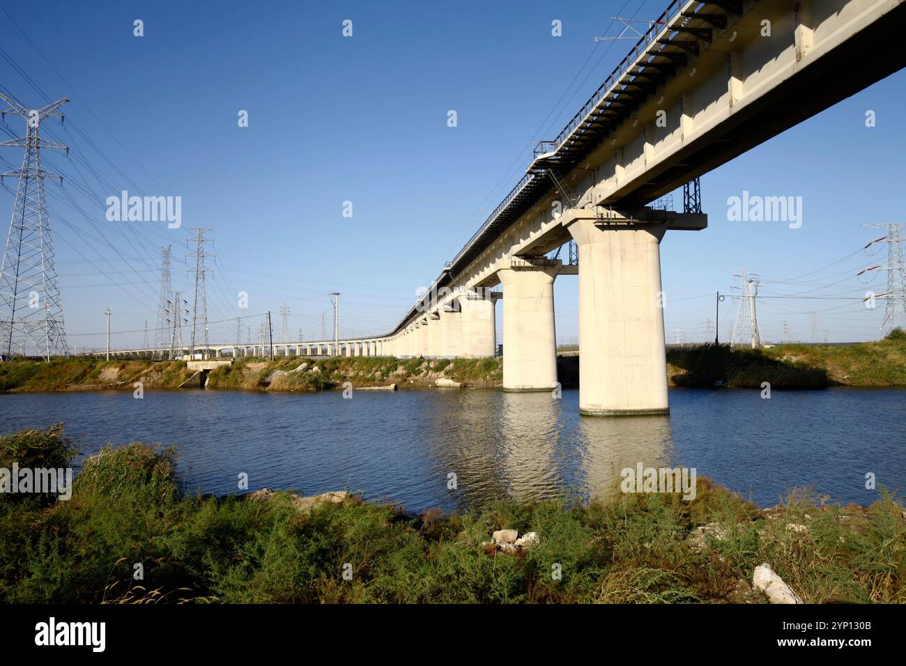 Elevated overpasses hi-res stock photography and images - Alamy