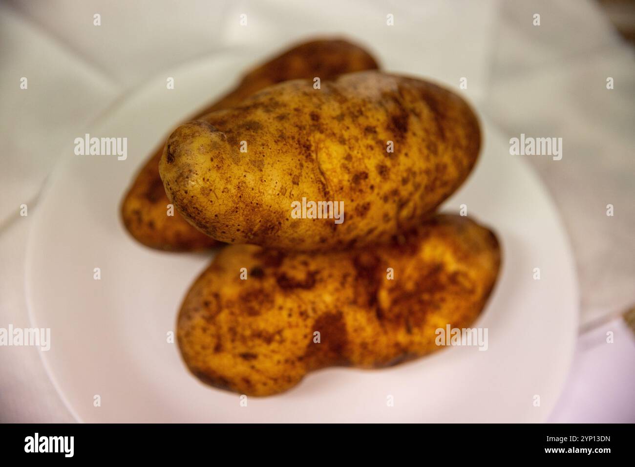 Russet skin hi-res stock photography and images - Alamy