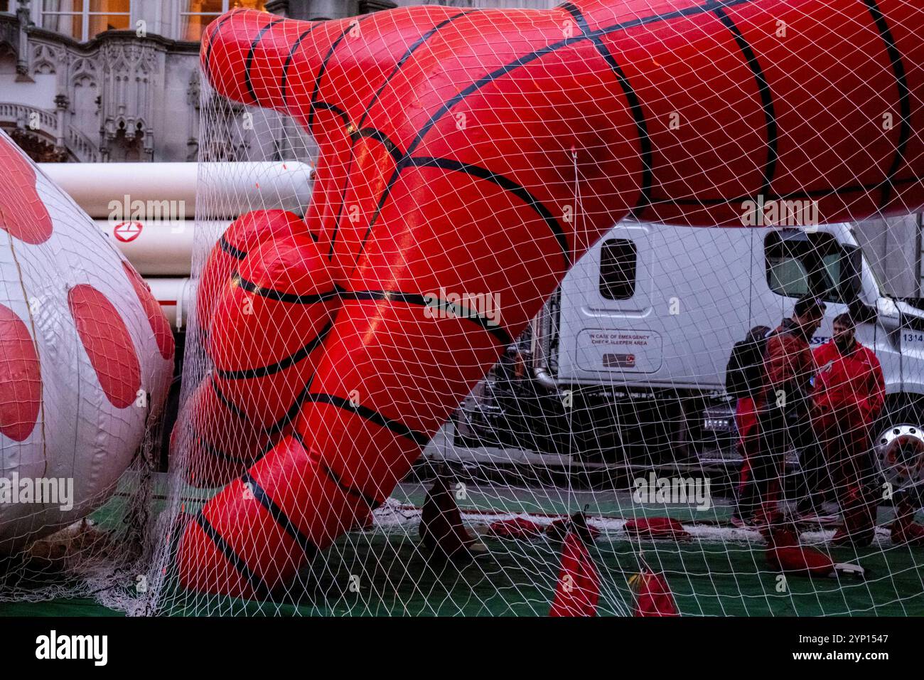 The arm of the Spiderman balloon netted down. Spiderman returns to the ...