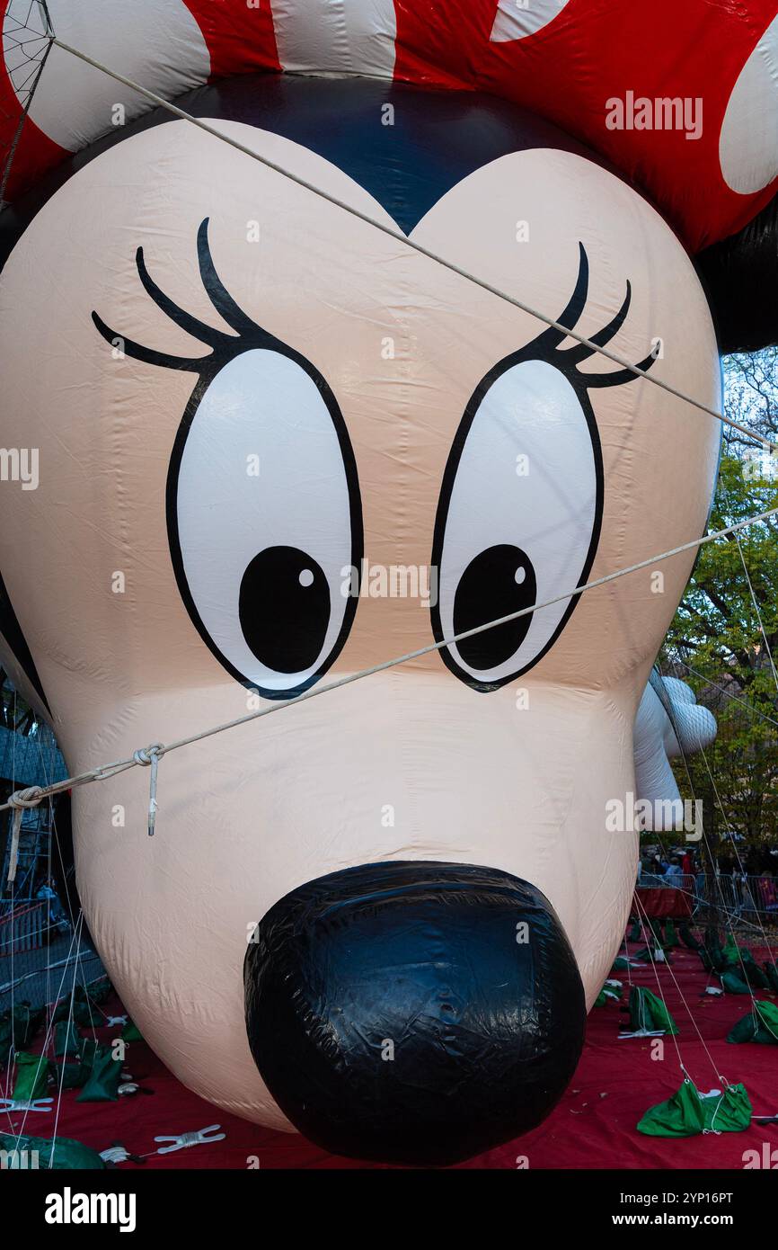 New York, NY, USA, 27 November 2024: Members of the Macy's inflation ...