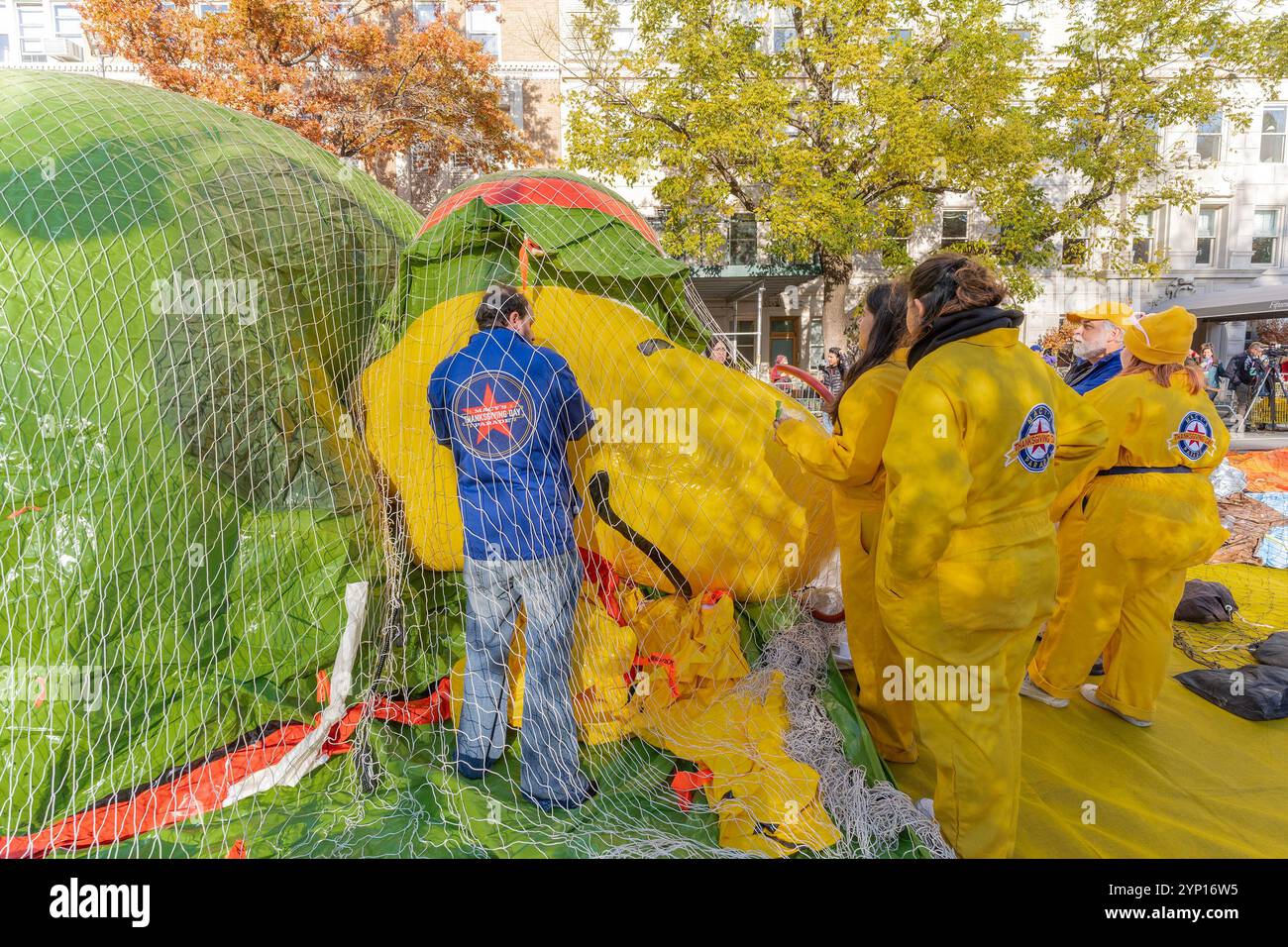New York, NY, USA, 27 November 2024: Members of the Macy's inflation ...