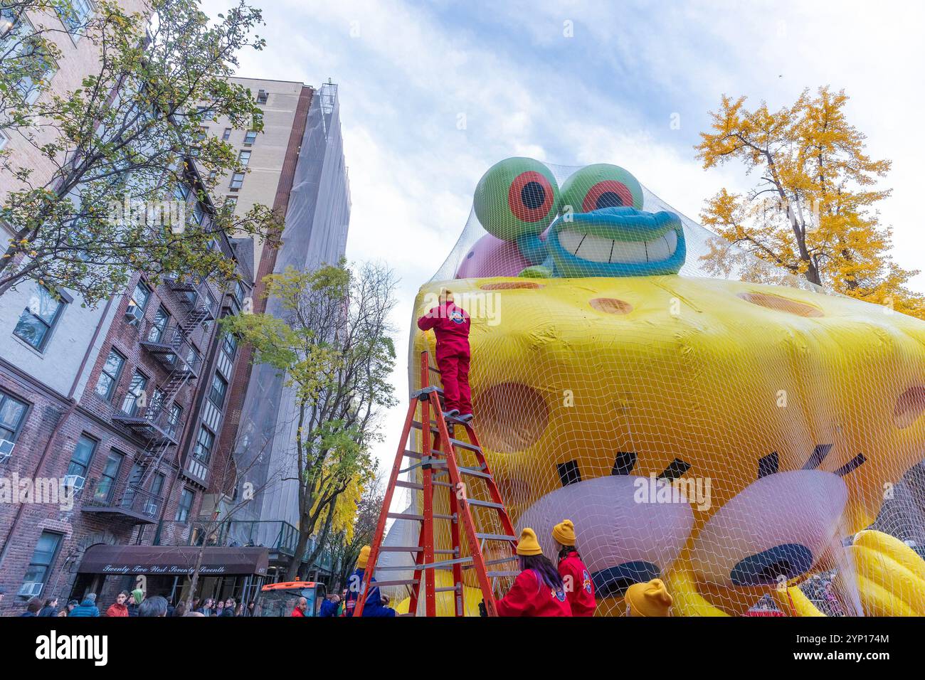 New York, NY, USA, 27 November 2024: Members of the Macy's inflation ...
