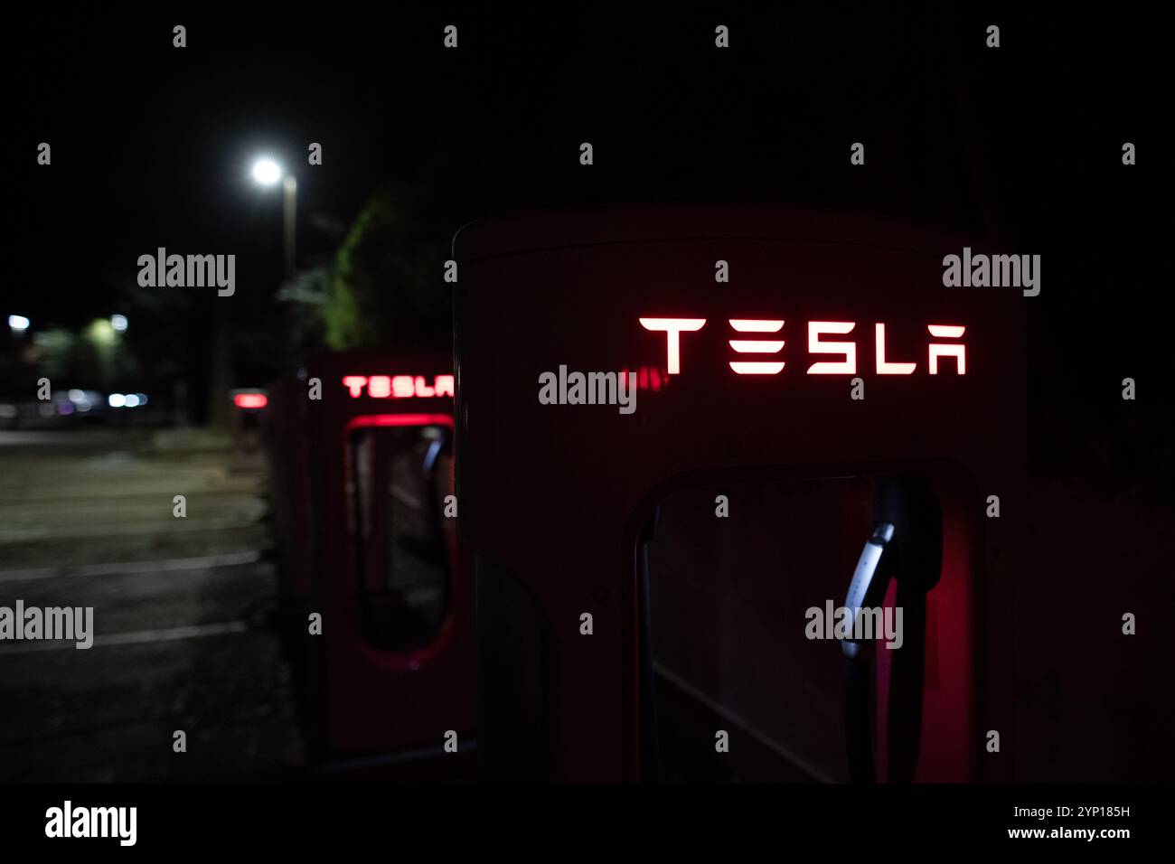 High speed charging hi-res stock photography and images - Alamy